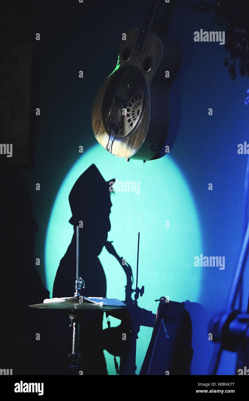 Silhouette shadow musical hi-res stock photography and images - Alamy