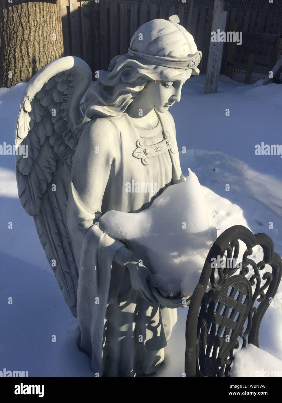Back of angel hi-res stock photography and images - Alamy