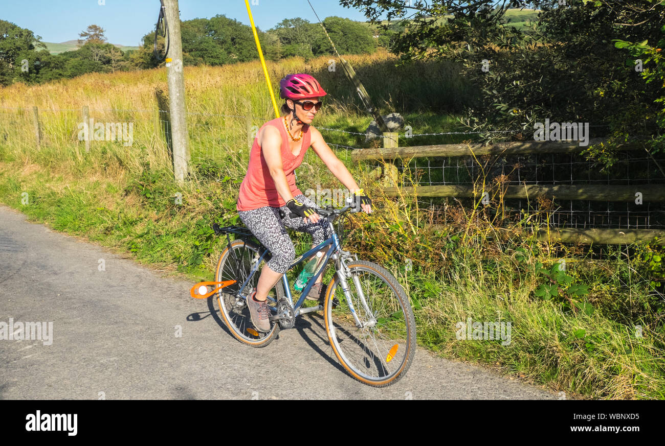 Overtaking cyclist hi-res stock photography and images - Alamy
