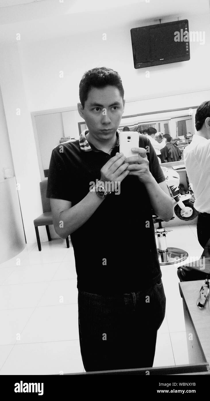 Mobile salon hi-res stock photography and images - Alamy