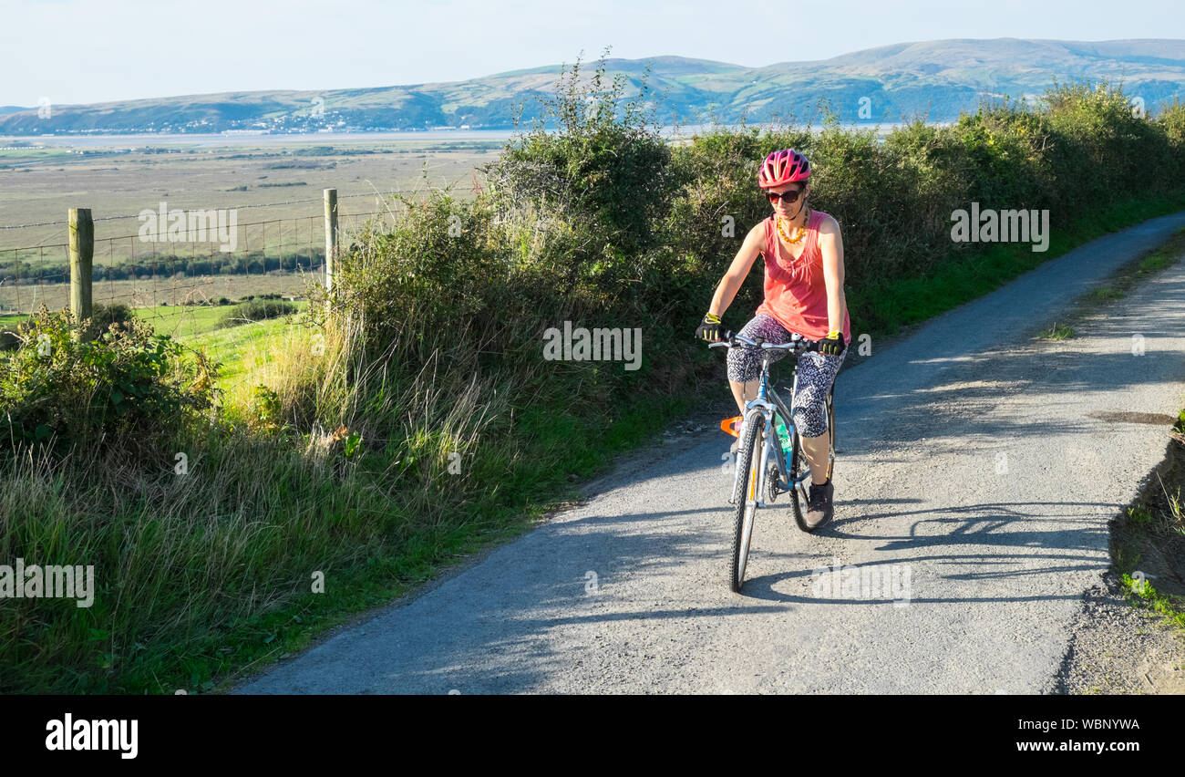 Overtaking cyclist hi-res stock photography and images - Alamy