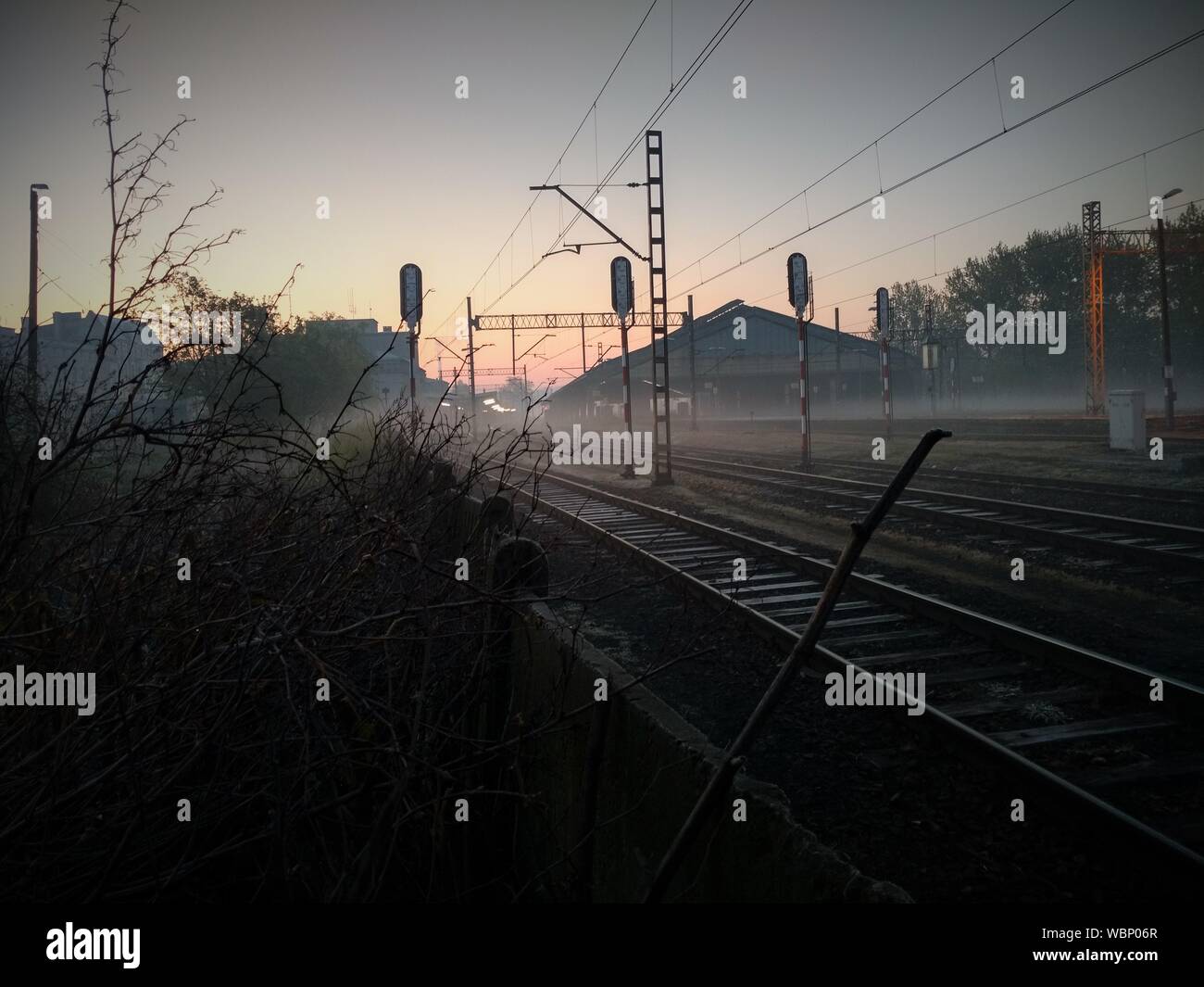 Railroad tracks sunrise hi-res stock photography and images - Alamy