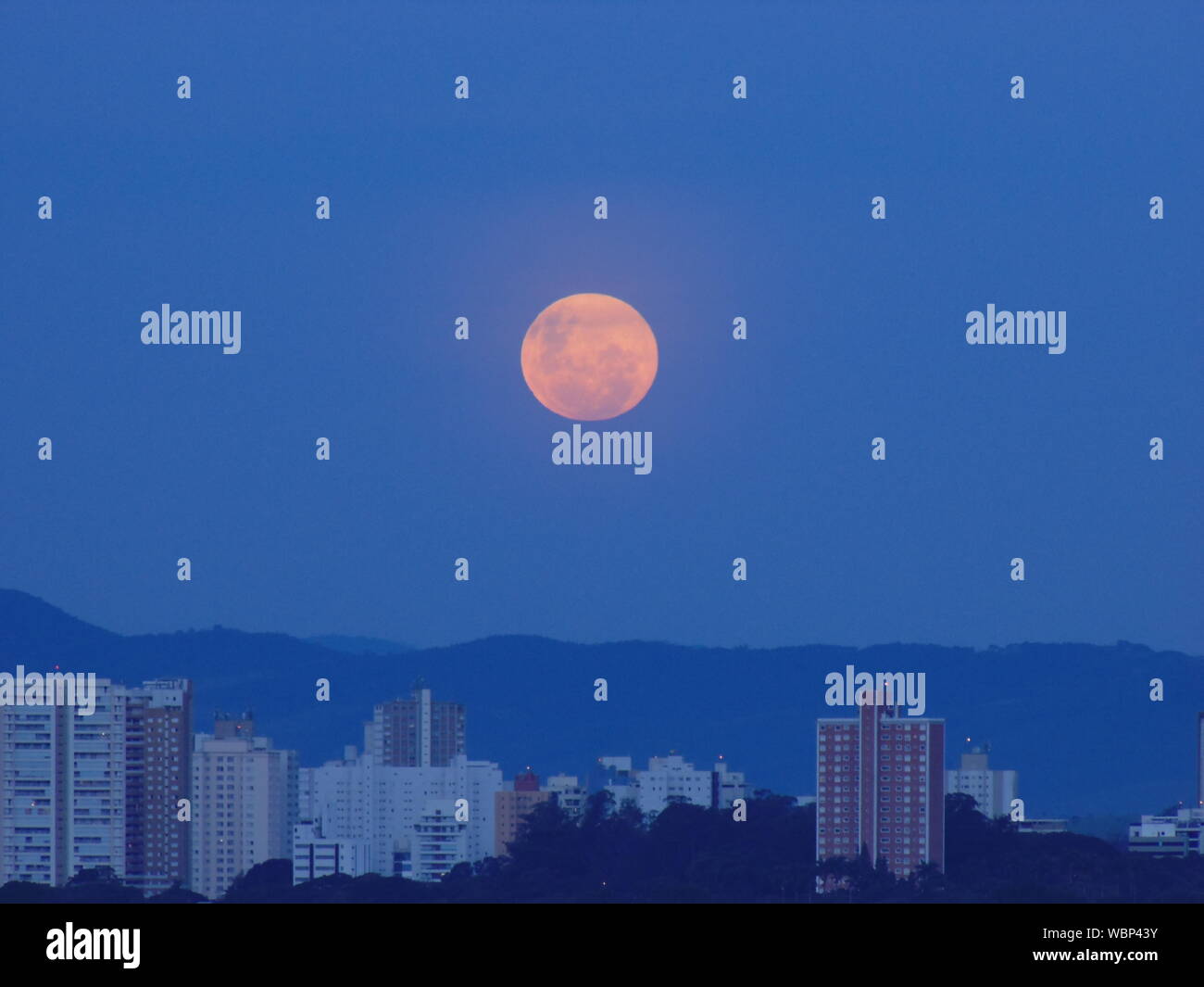 Buildings sky moon hi-res stock photography and images - Alamy