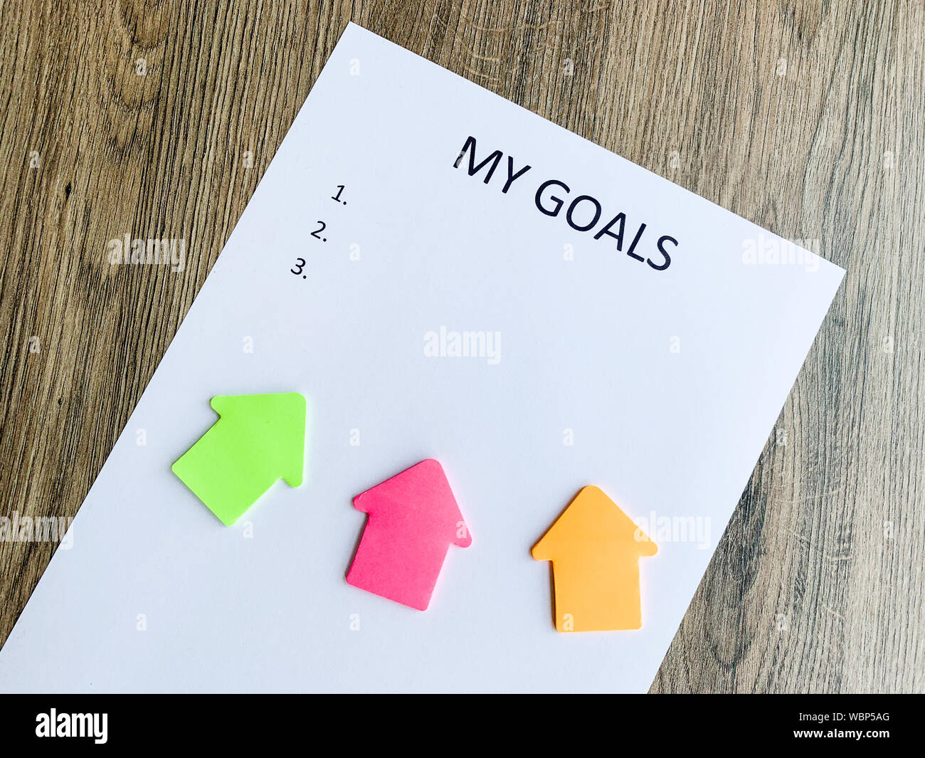 Clipboard with my goals on wood desk Stock Photo - Alamy