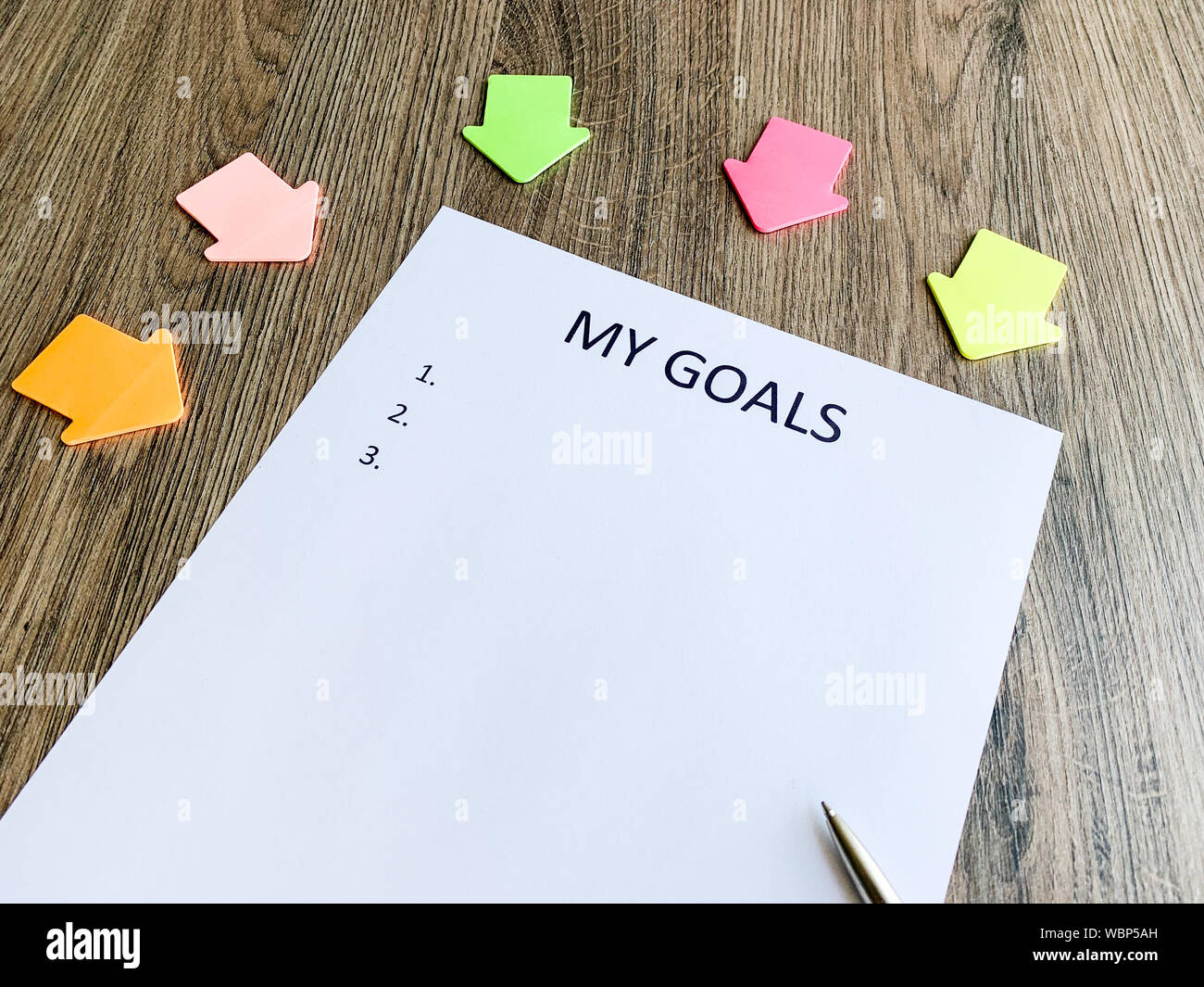 Clipboard with my goals on wood desk Stock Photo - Alamy