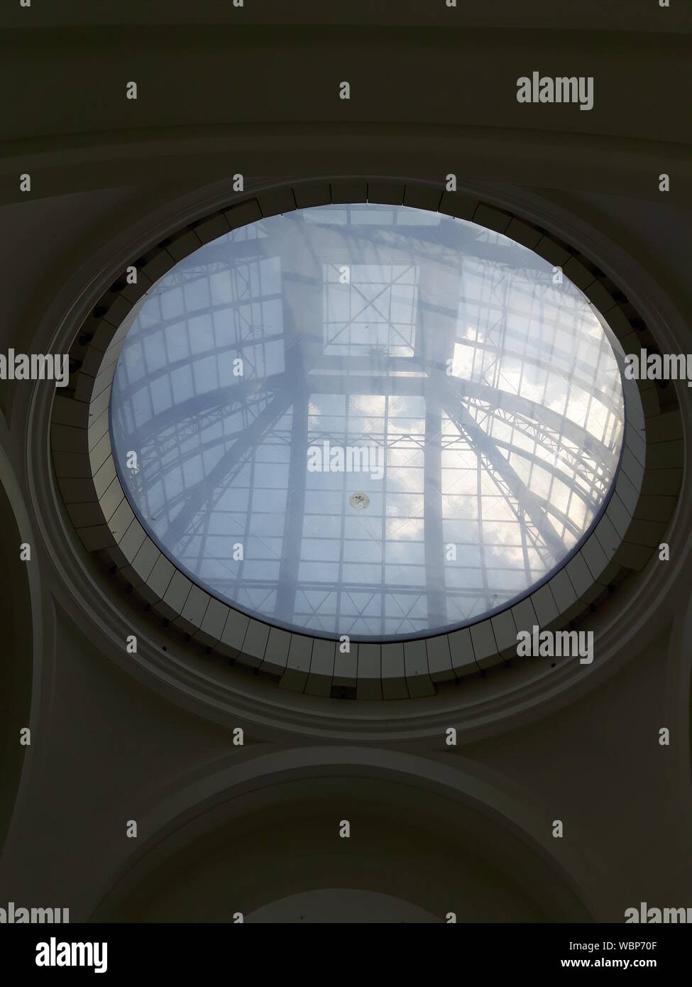 Circular ceiling feature hi-res stock photography and images - Alamy