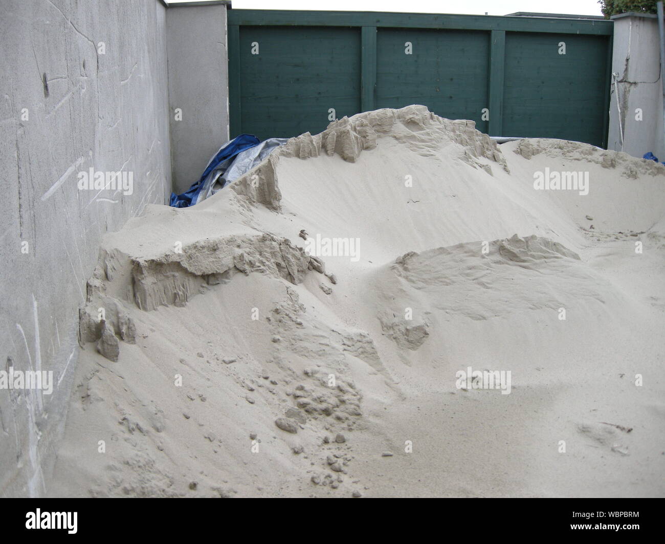 Heap of sand hi-res stock photography and images - Alamy