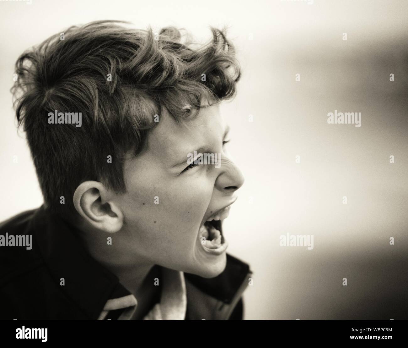 Angry people shouting hi-res stock photography and images - Alamy