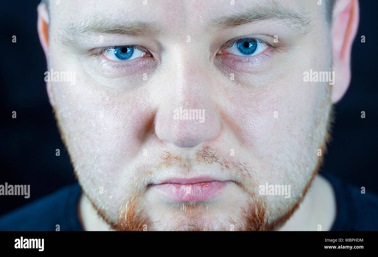 Serious man blue eye hi-res stock photography and images - Alamy