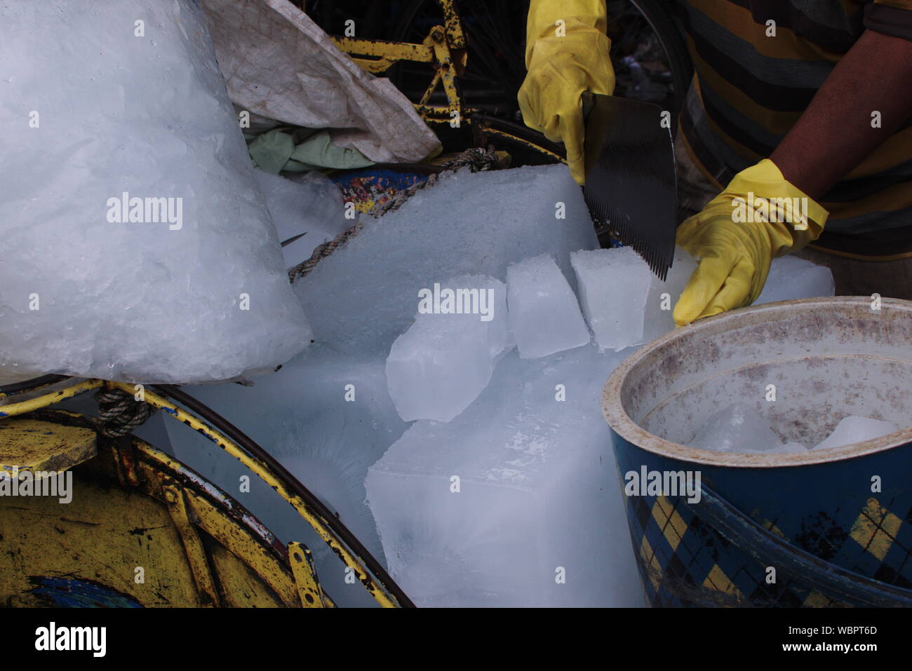 Ice cutting hi-res stock photography and images - Alamy