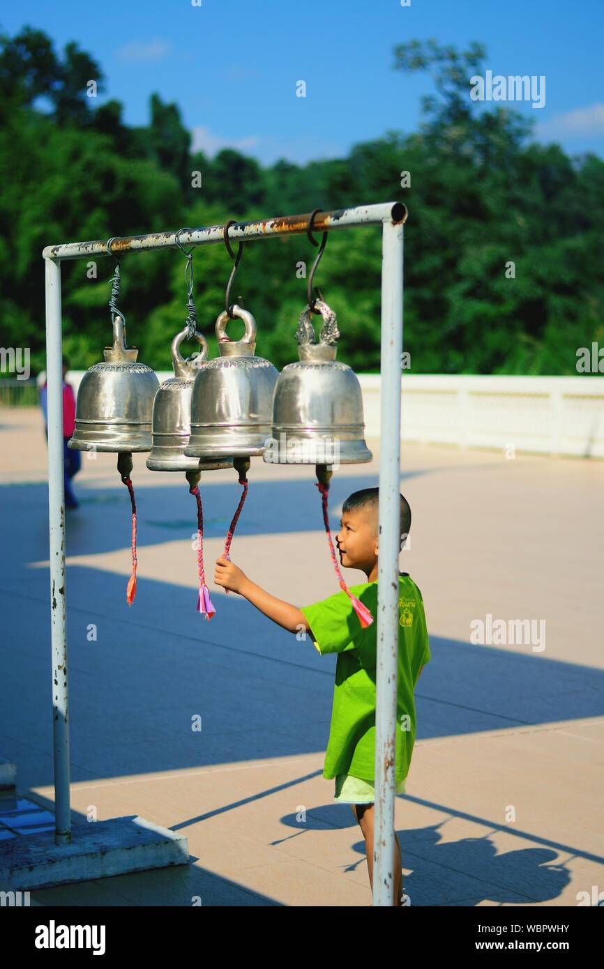 Ringing bell hi-res stock photography and images - Alamy