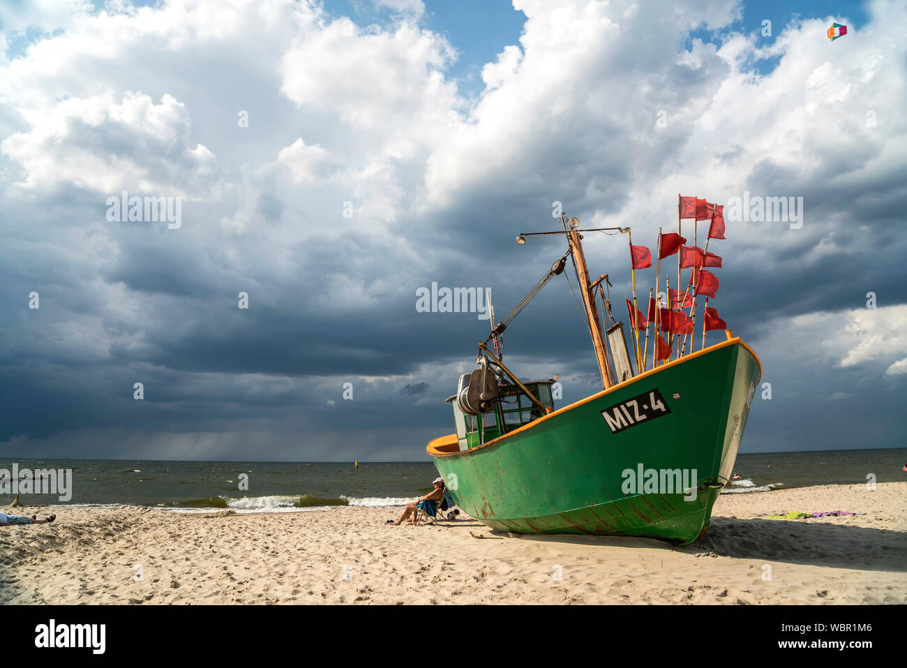 Fischerboot an strand hi-res stock photography and images - Alamy