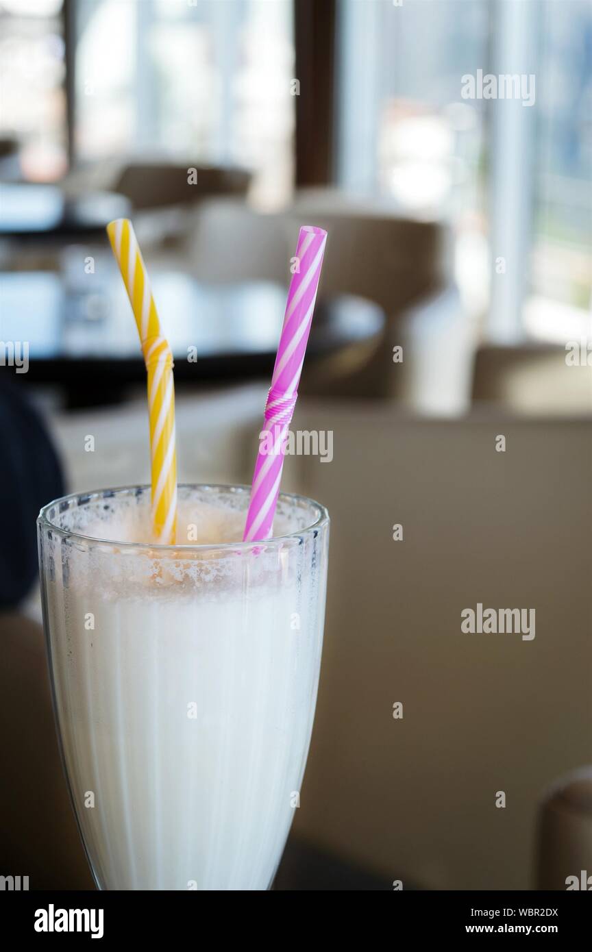 Two straws hi-res stock photography and images - Alamy