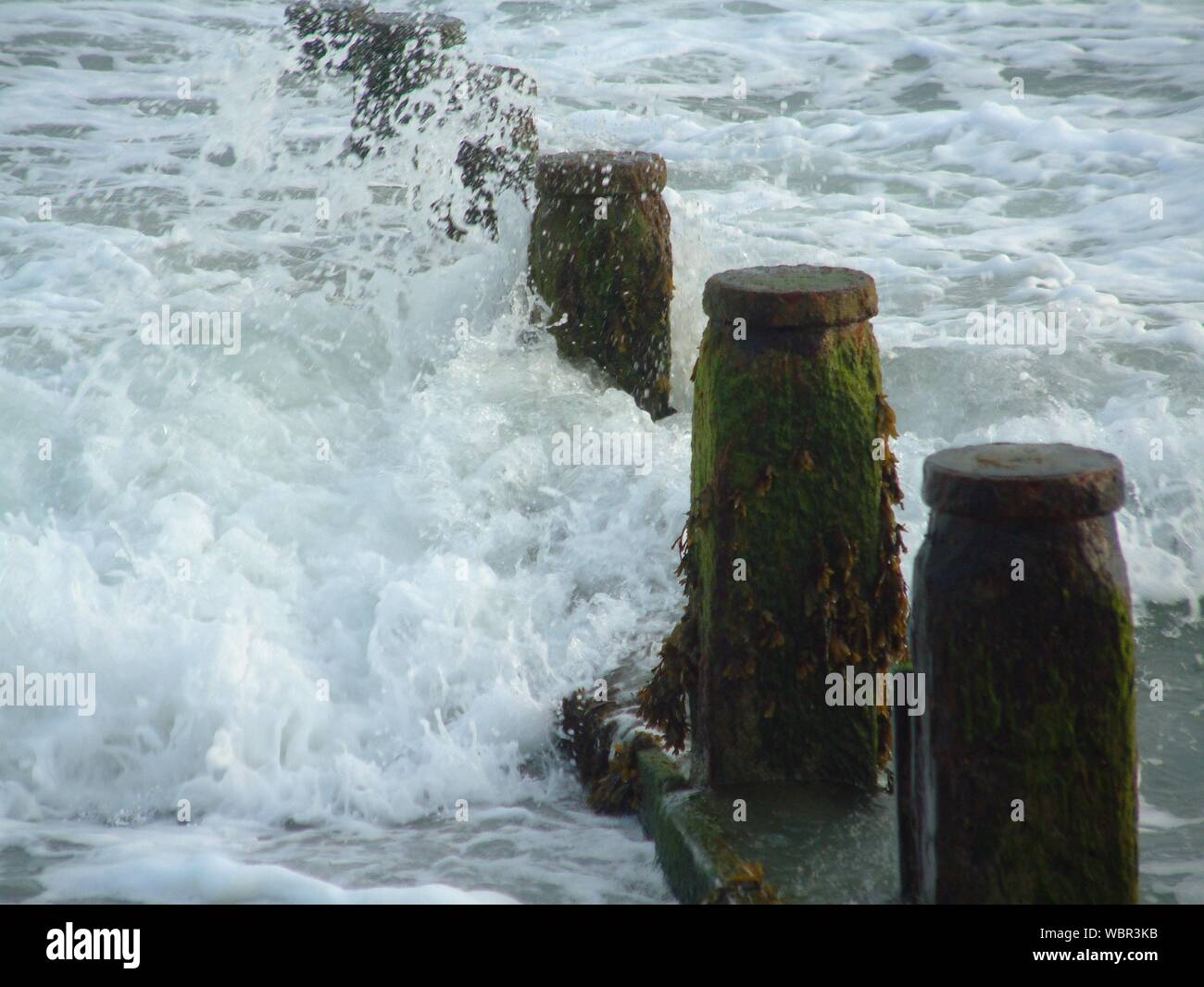 Waves on groyne hi-res stock photography and images - Alamy