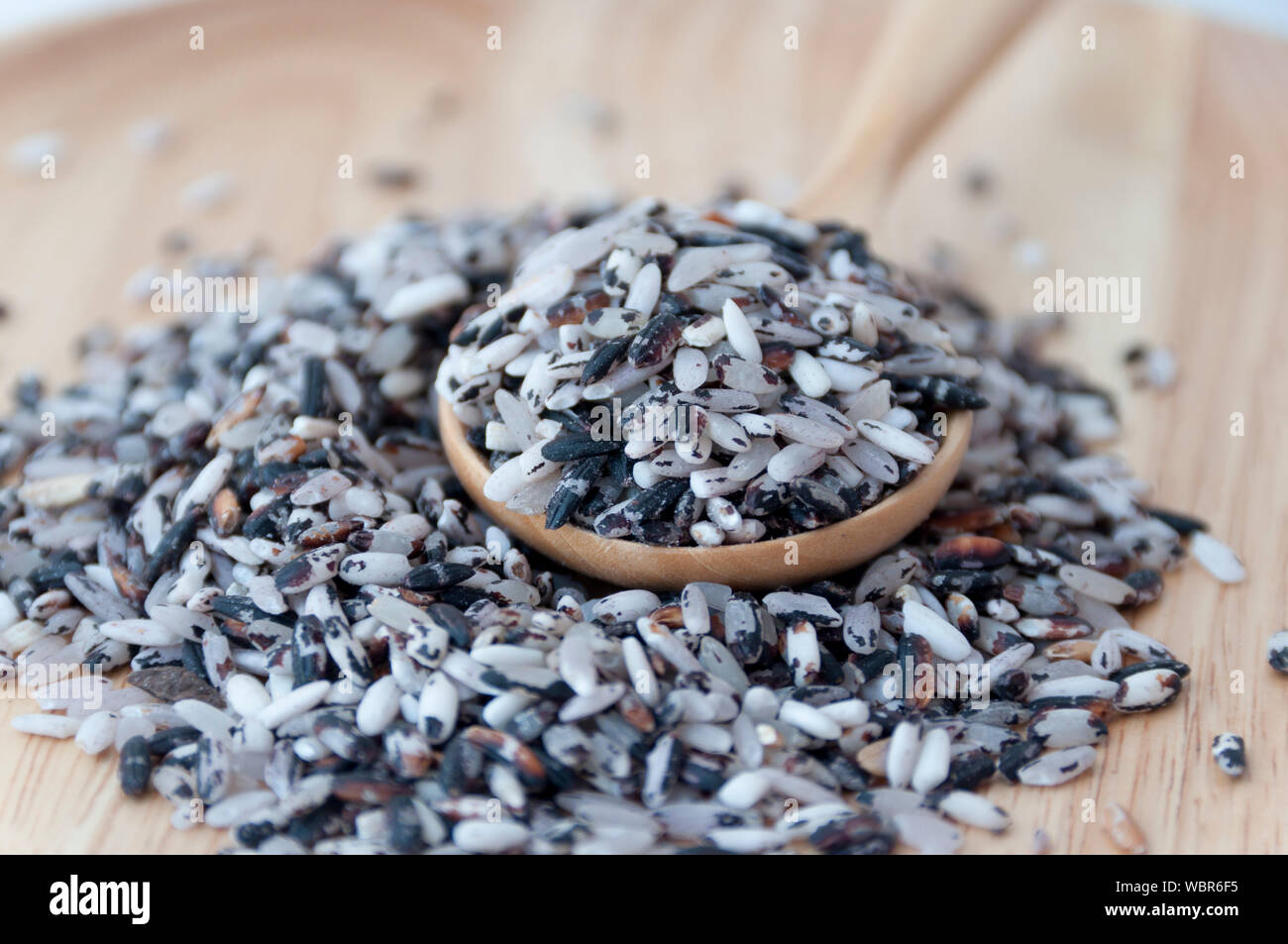Table overflowing with food hi-res stock photography and images - Alamy