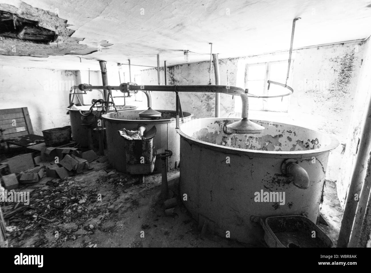 Concrete storage tanks hi-res stock photography and images - Alamy