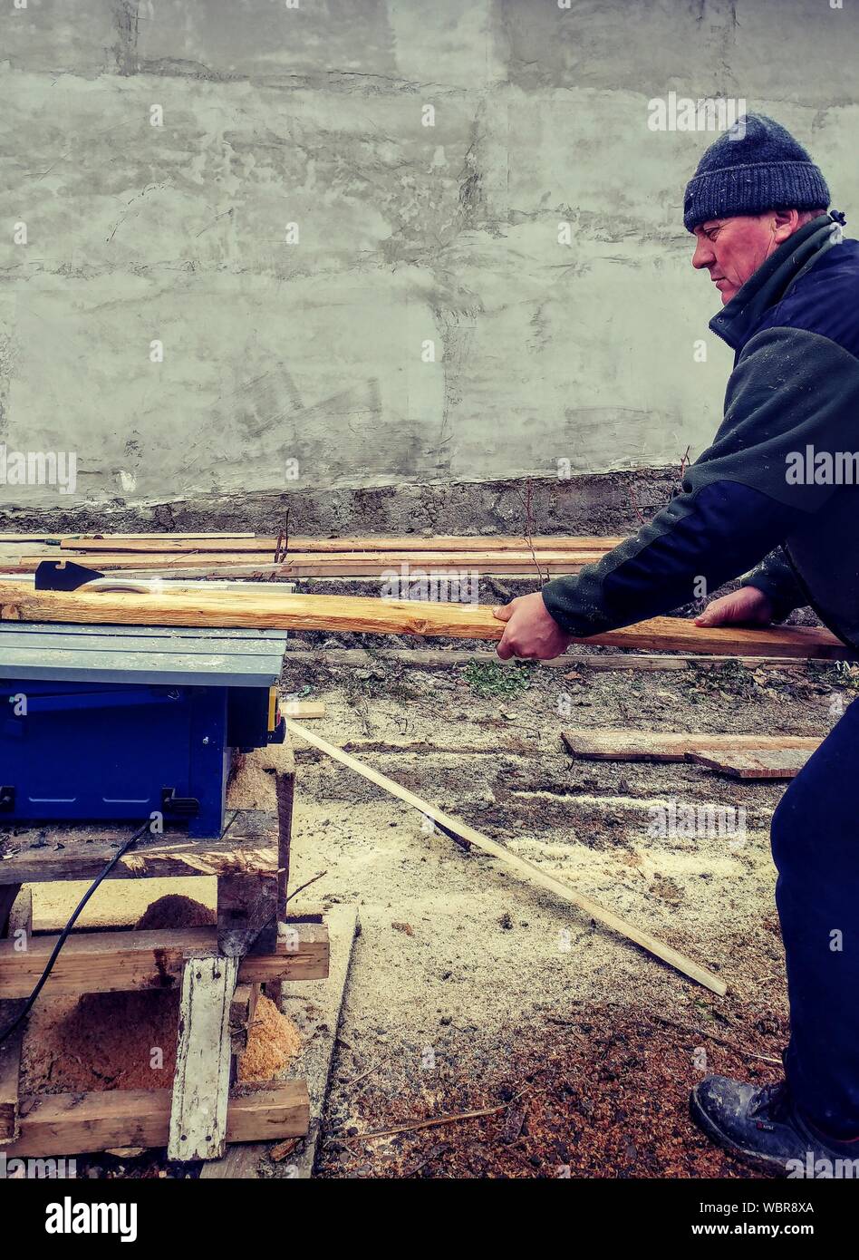 Man holding saw hi-res stock photography and images - Alamy