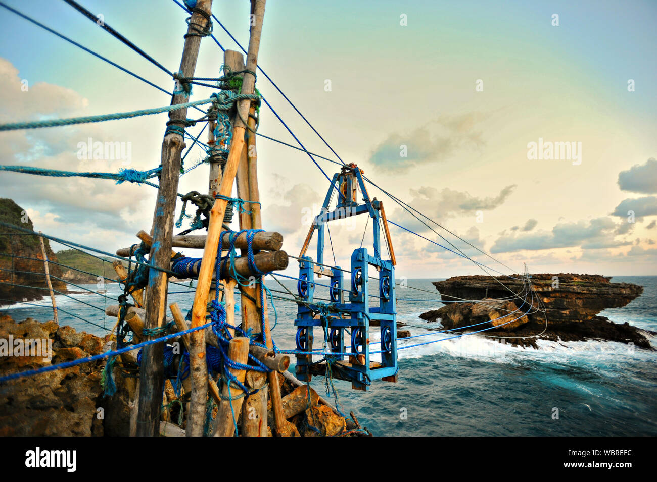 Hanging cable car hi-res stock photography and images - Alamy