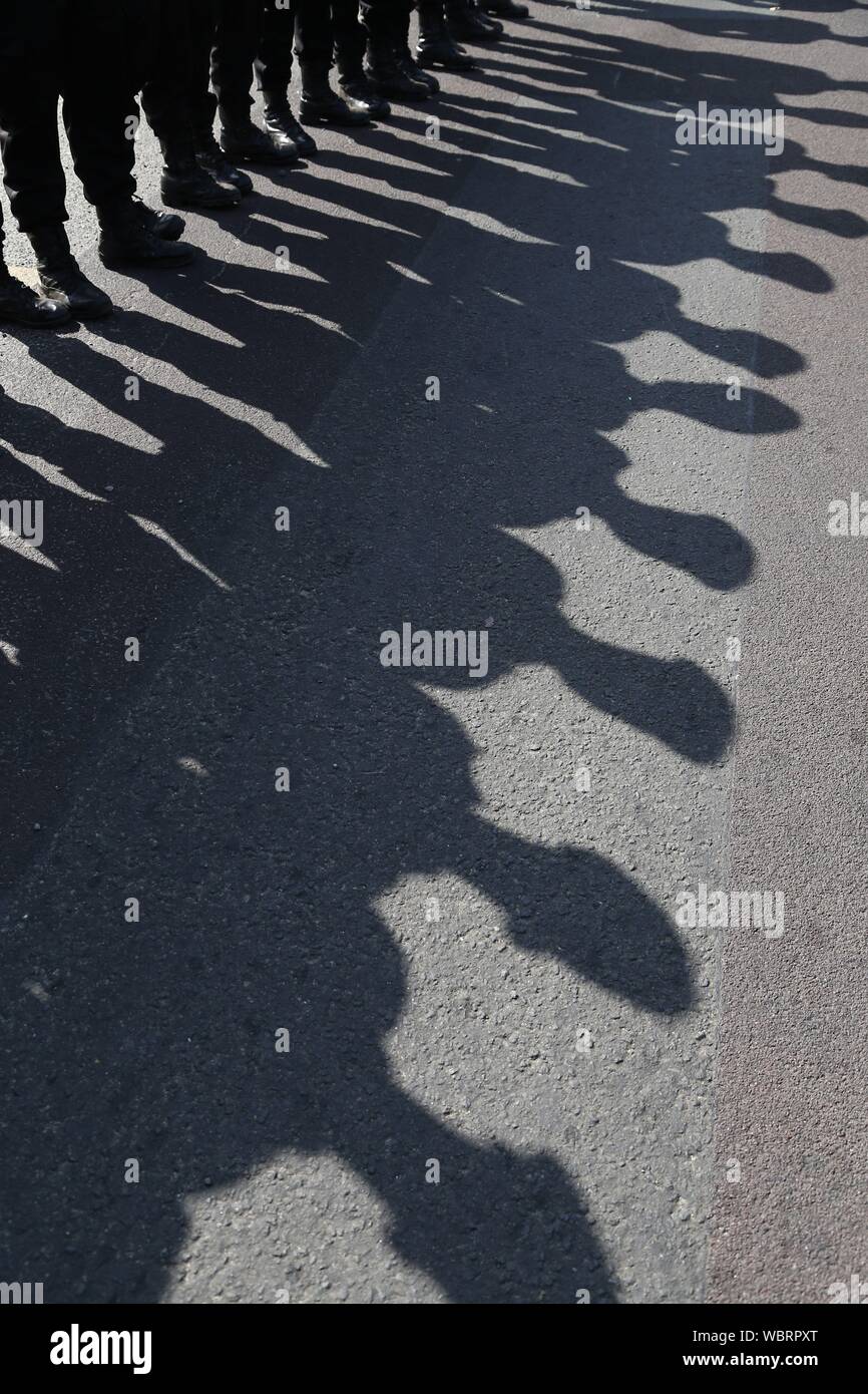Soldiers falling hi-res stock photography and images - Alamy