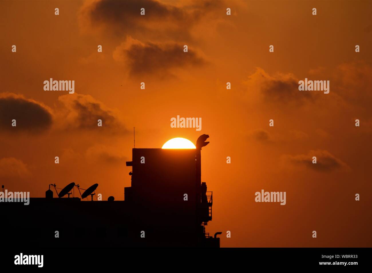 Sun Behind The Buildings High Resolution Stock Photography and Images ...