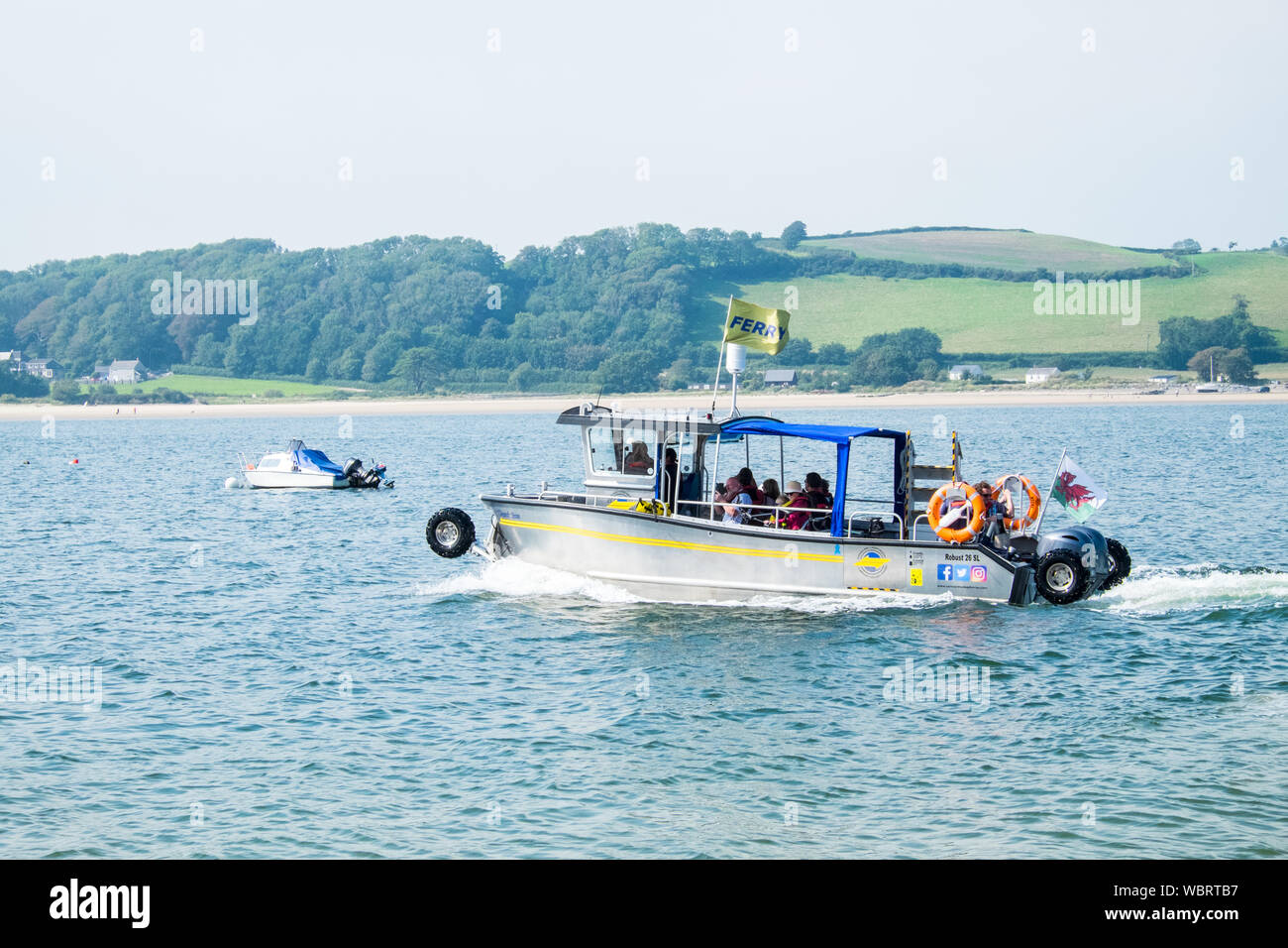Amphibious boat ferry hi-res stock photography and images - Alamy