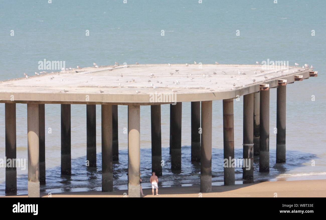 Built by the beach hi-res stock photography and images - Alamy