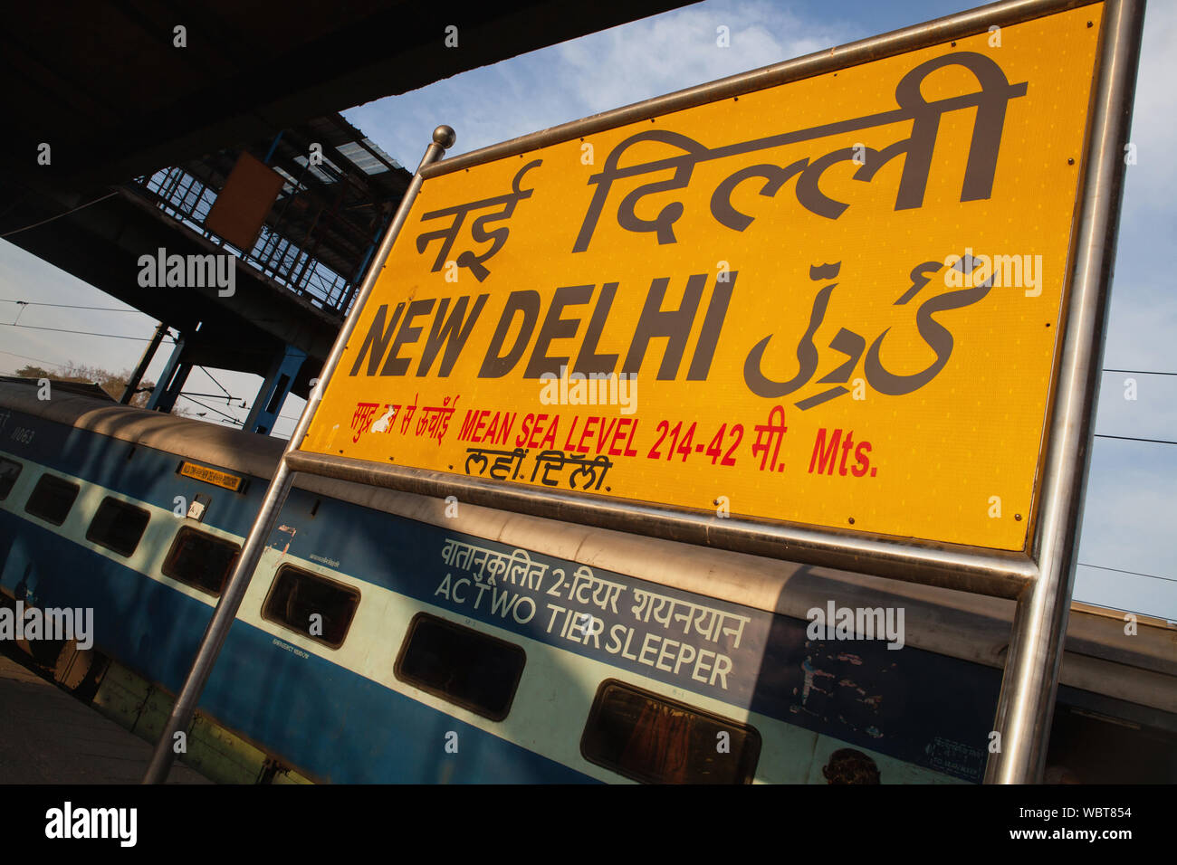 India, Delhi, Sign on the platform at New Delhi Railway Station Stock ...