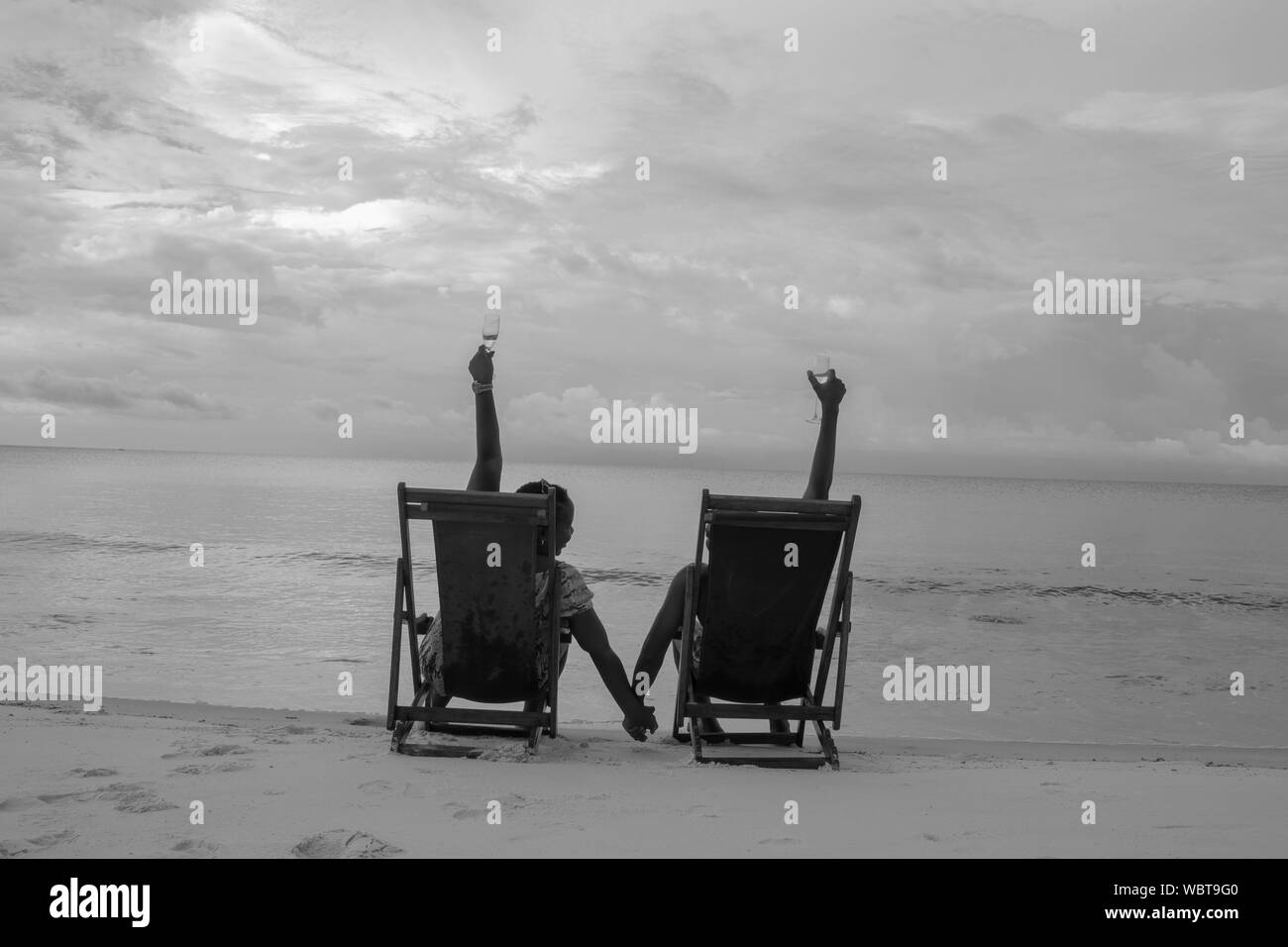 Women beach friendship chair hi-res stock photography and images - Alamy