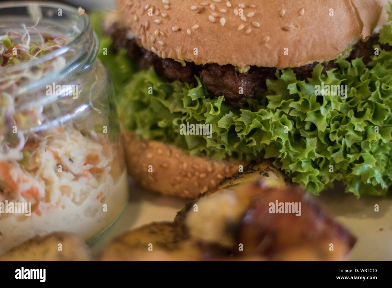 Burger food styling hi-res stock photography and images - Alamy