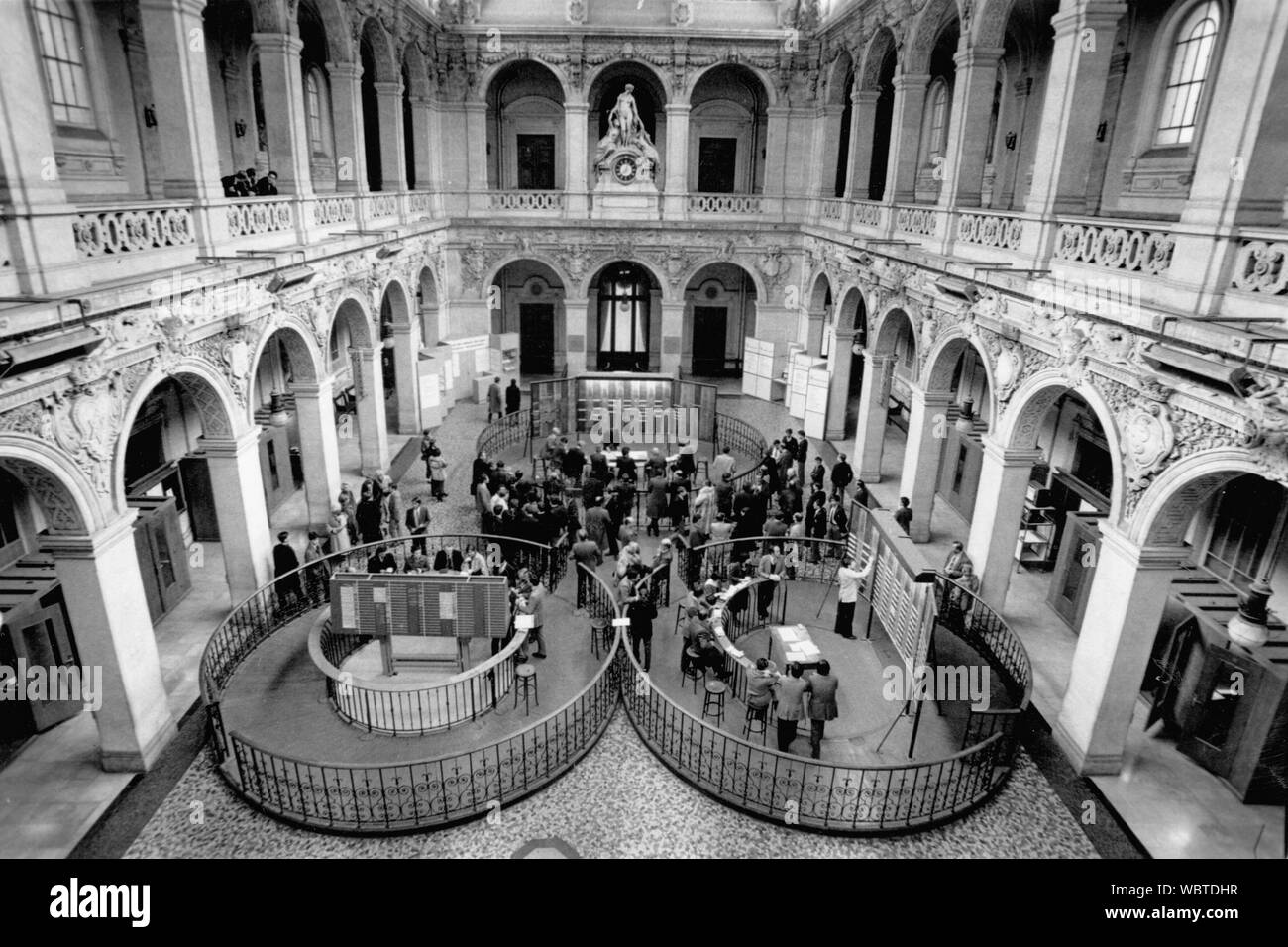 Lyon palace Black and White Stock Photos & Images - Alamy