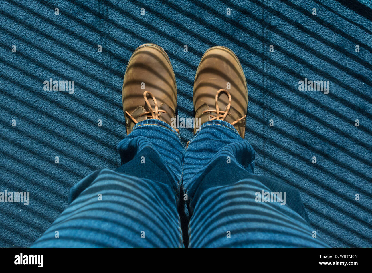 Wearing only one shoe hi-res stock photography and images - Alamy