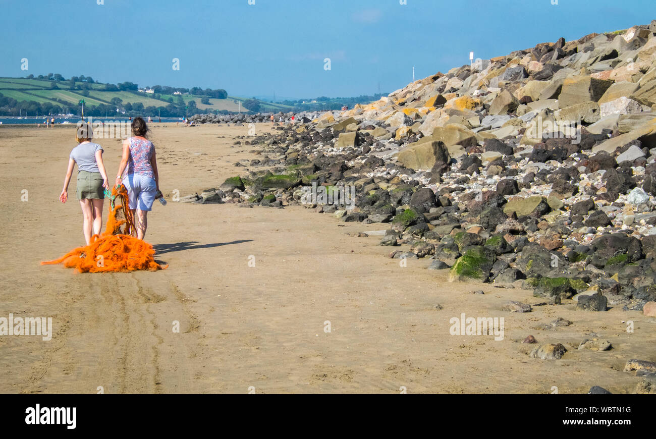 Beach cleaning action hi-res stock photography and images - Alamy