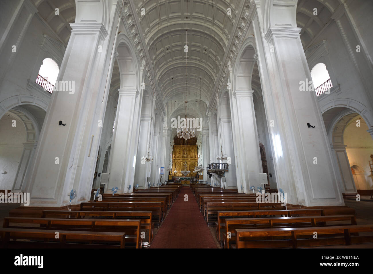 Interior towards altar of the Sé Catedral de Santa Catarina or Se ...