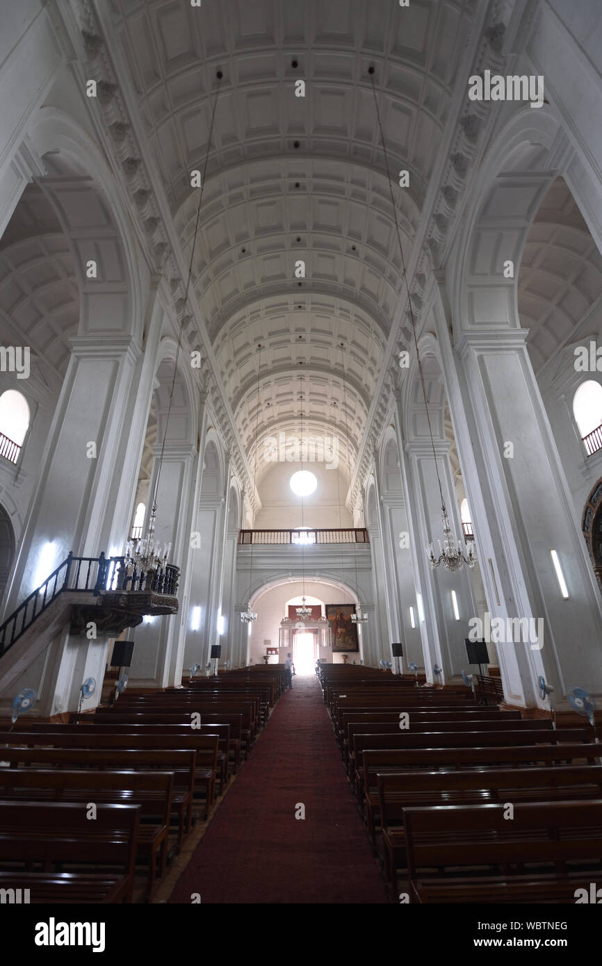 Interior towards main door of the Sé Catedral de Santa Catarina or Se ...