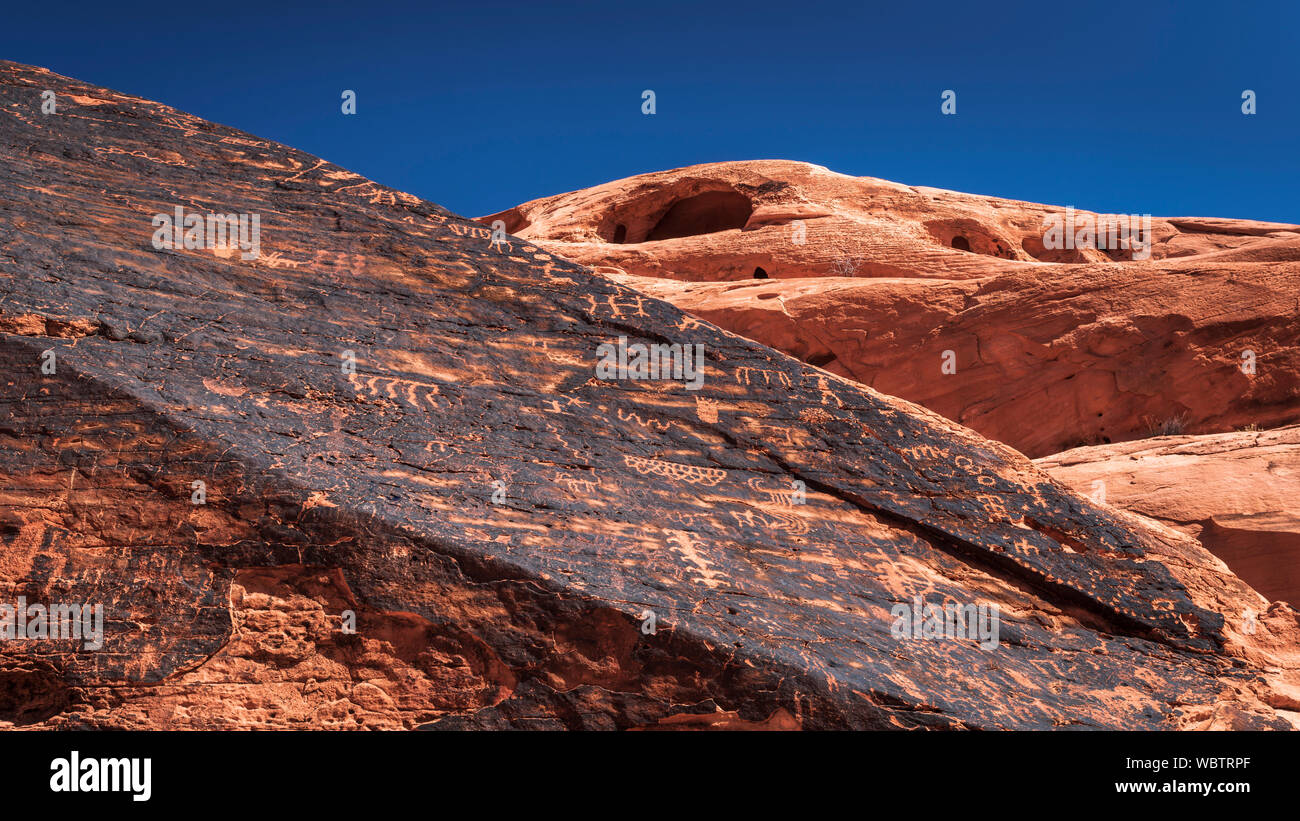 Petroglyphs at the Mouse's Tank, Valley of Fire State Park, Nevada USA ...