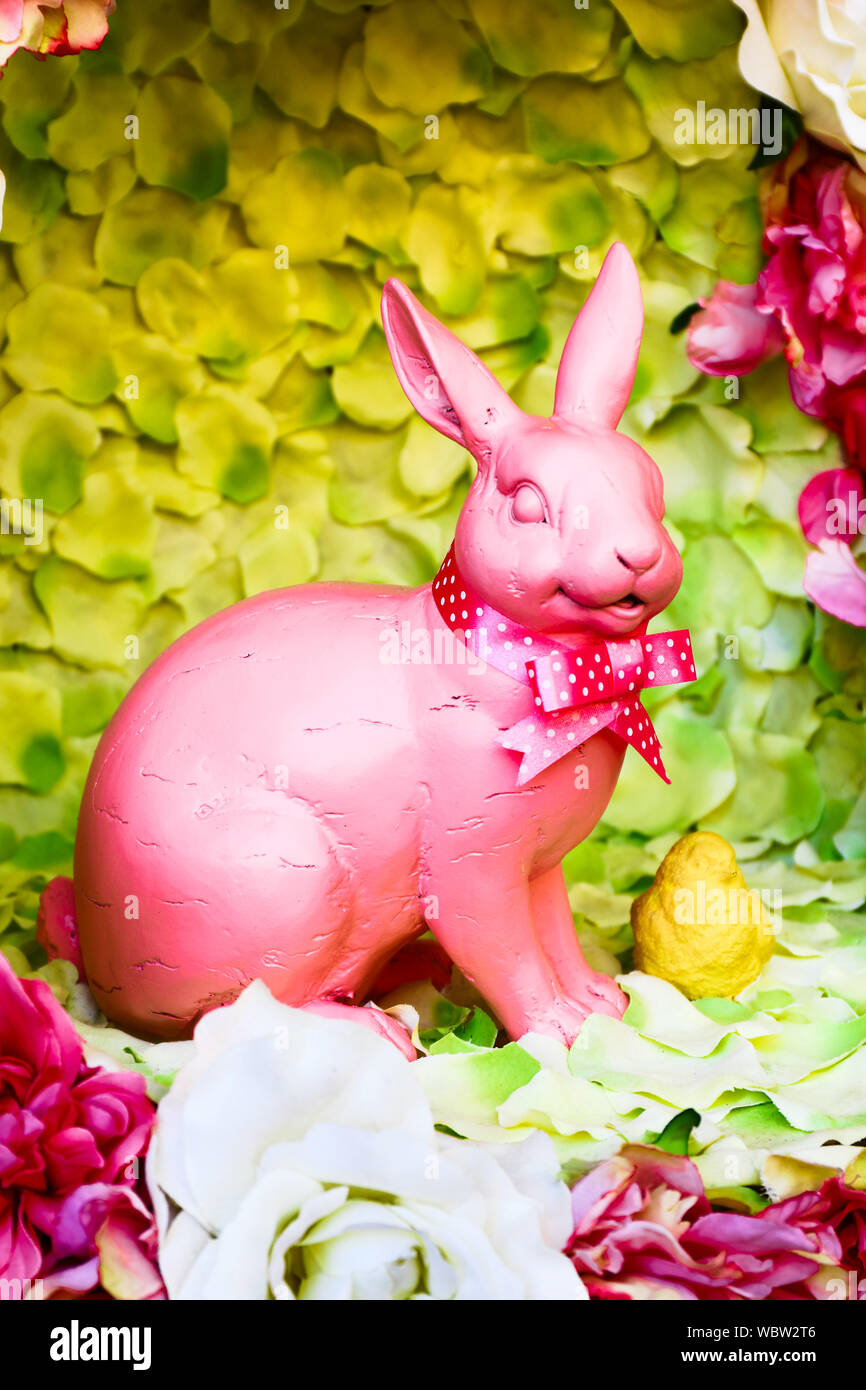 Pink easter bunny hi-res stock photography and images - Alamy