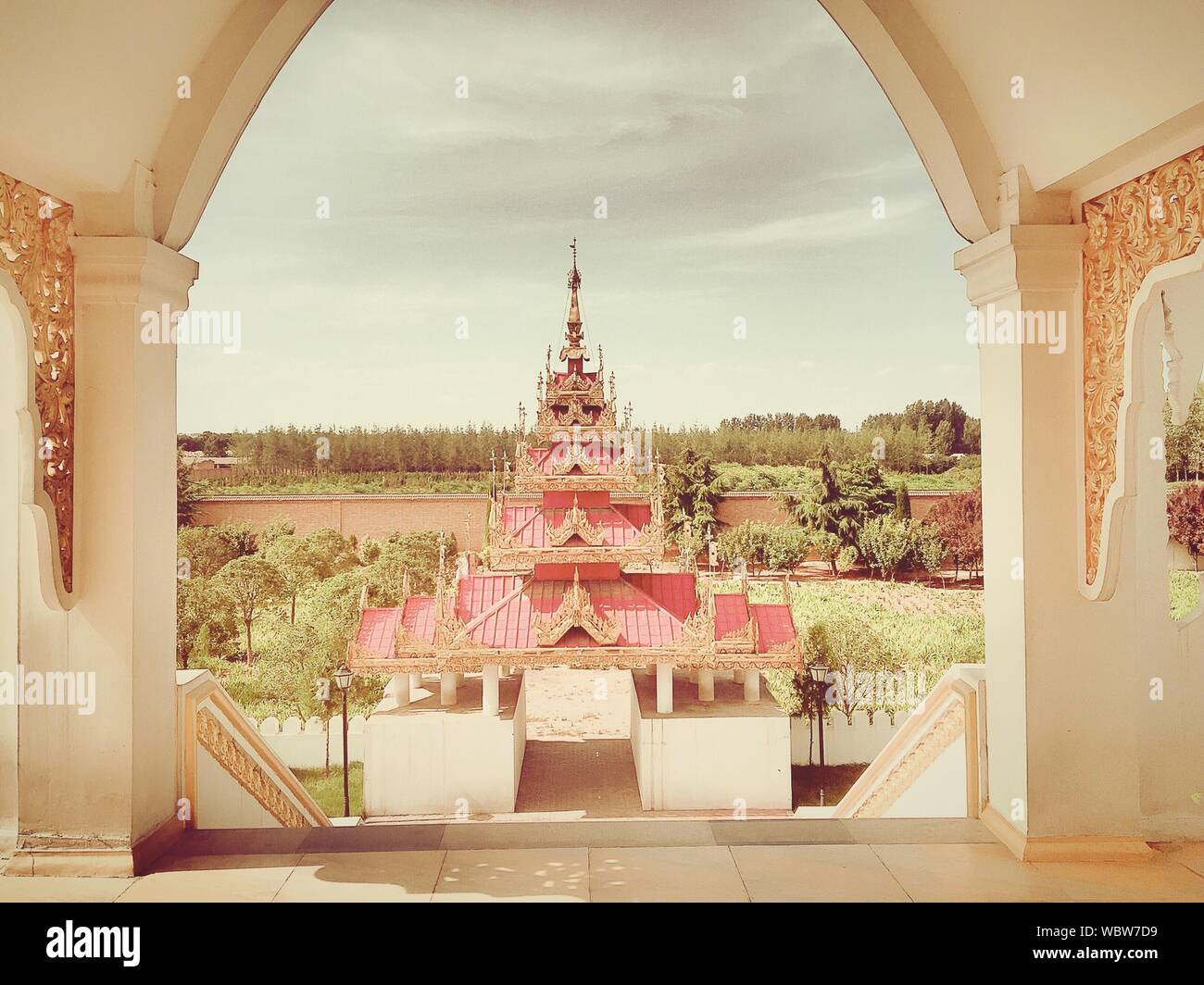 Temple arch architecture chinese hi-res stock photography and images ...