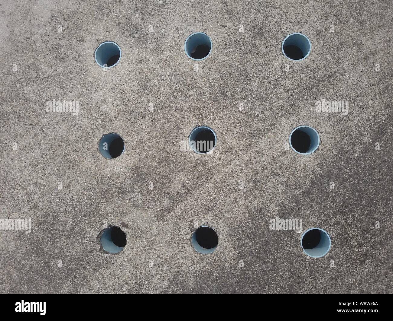 Wall with holes hi-res stock photography and images - Alamy