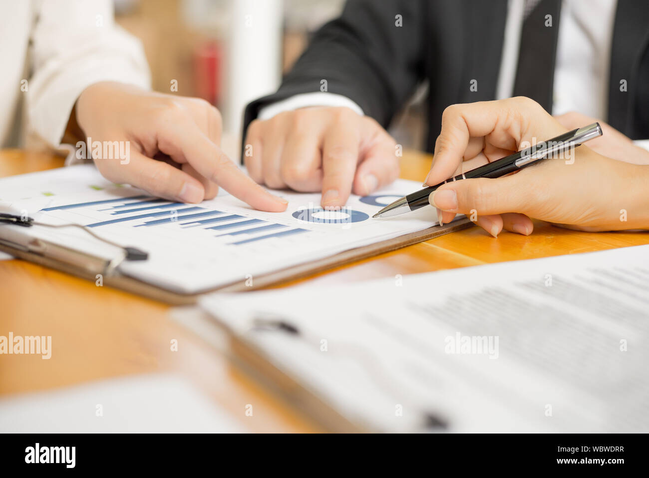 People pointing hi-res stock photography and images - Alamy