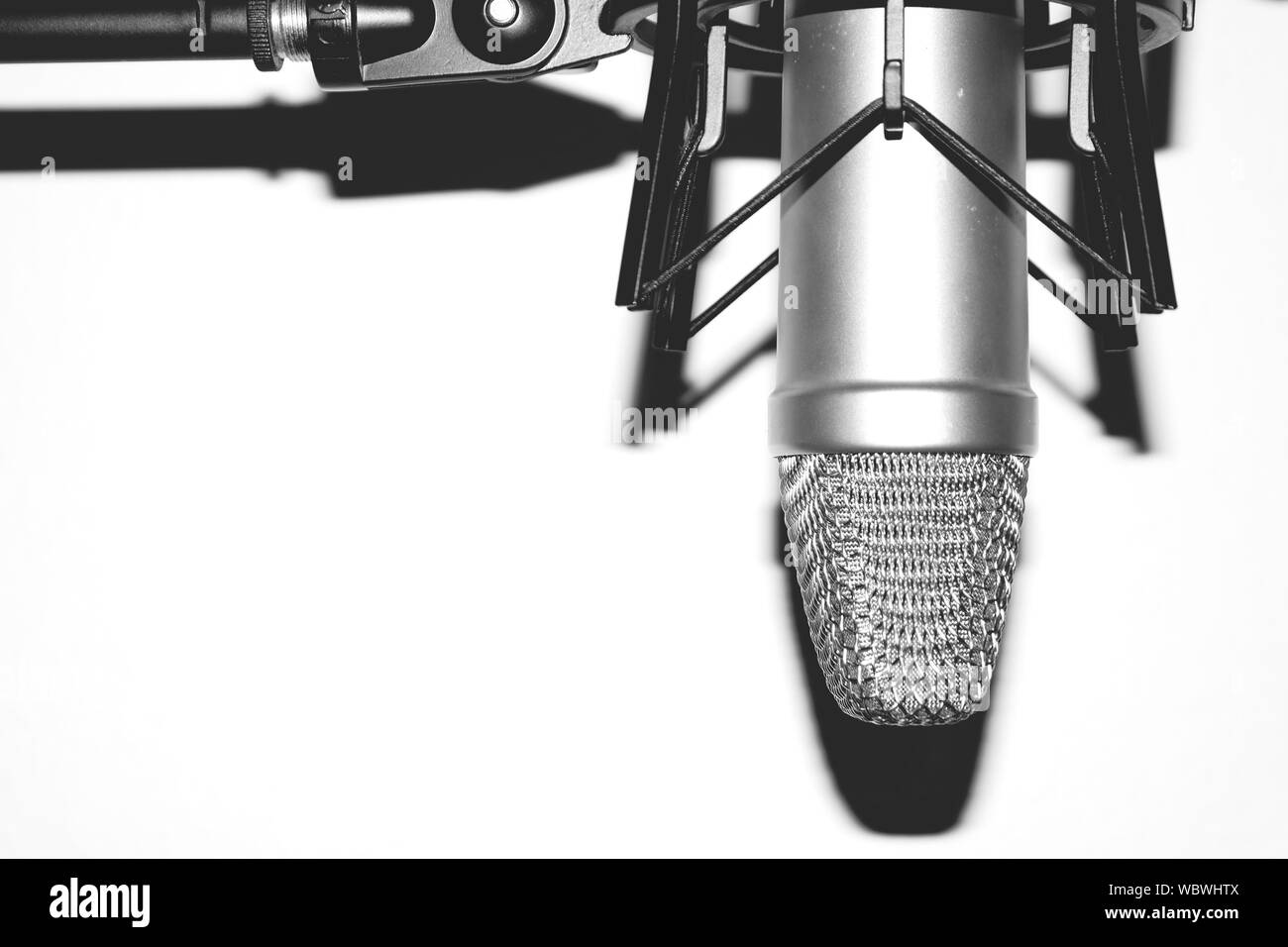 White microphone hi-res stock photography and images - Alamy