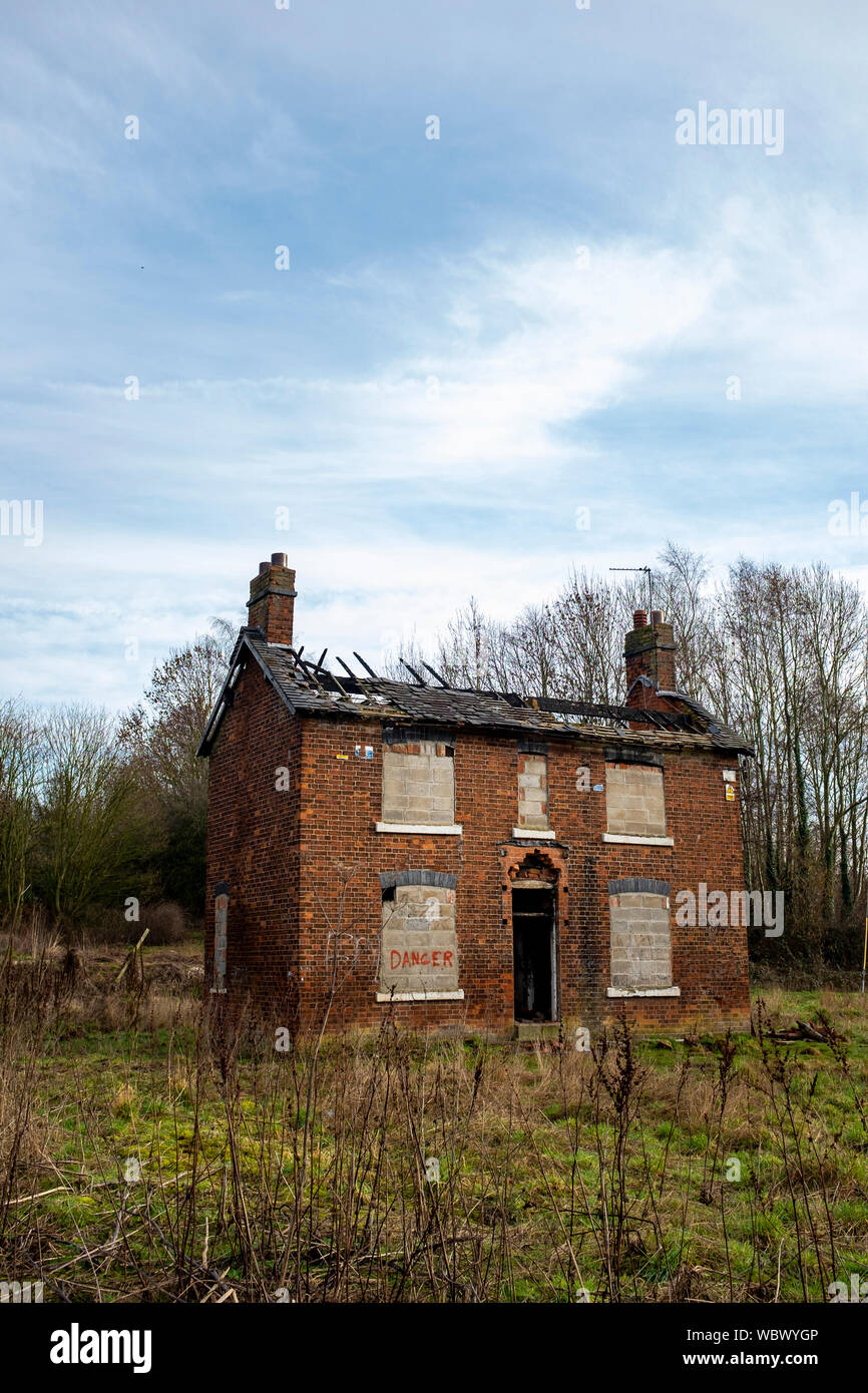 Derelict farm buildings england hi-res stock photography and images - Alamy