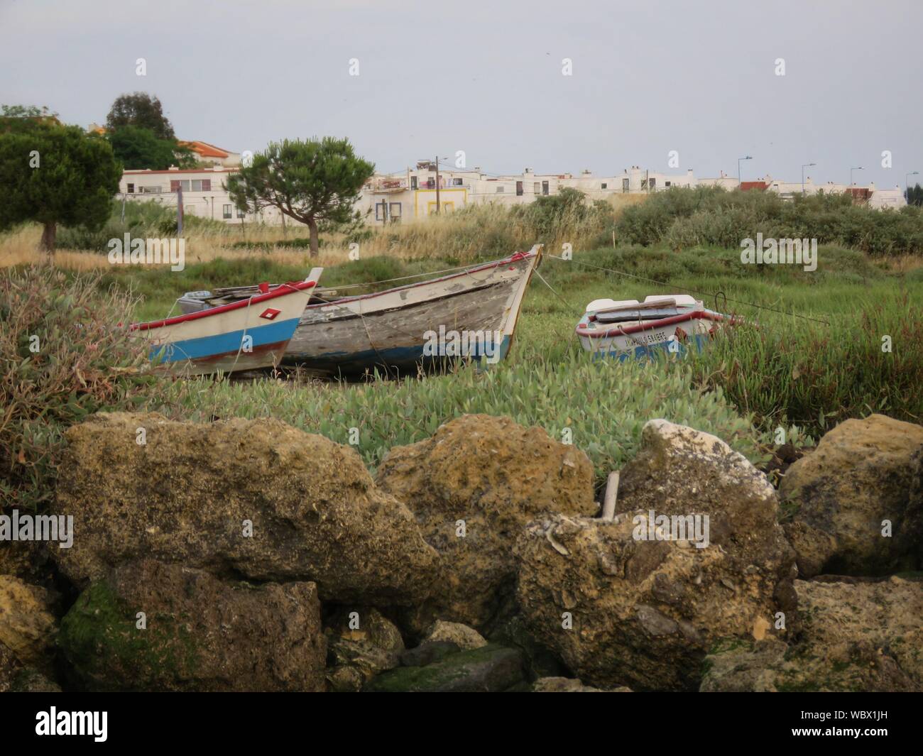 Run down boats hi-res stock photography and images - Alamy