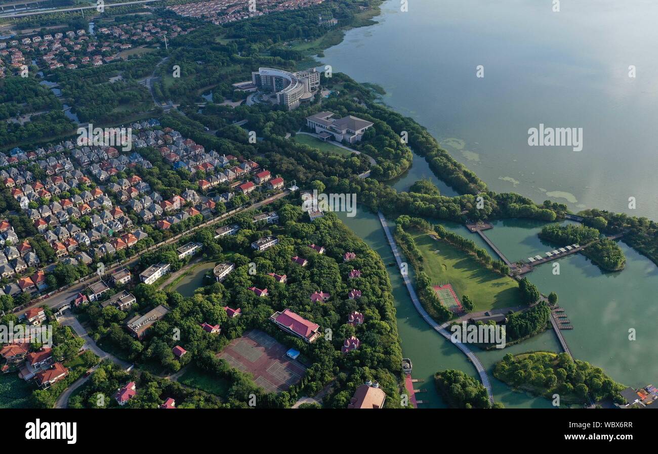 Live at the lake livable hi-res stock photography and images - Alamy