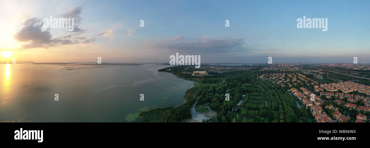 Live at the lake livable hi-res stock photography and images - Alamy