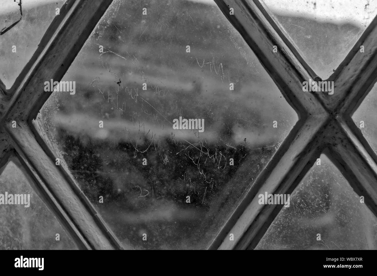 Diamond window panes hi-res stock photography and images - Alamy