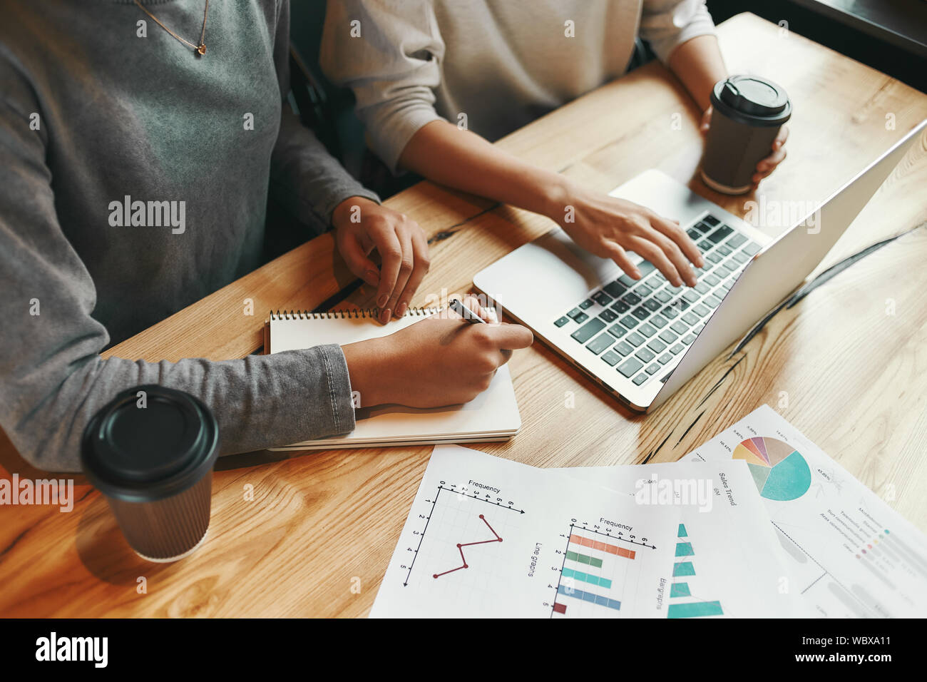 Business people working diagrams hi-res stock photography and images ...