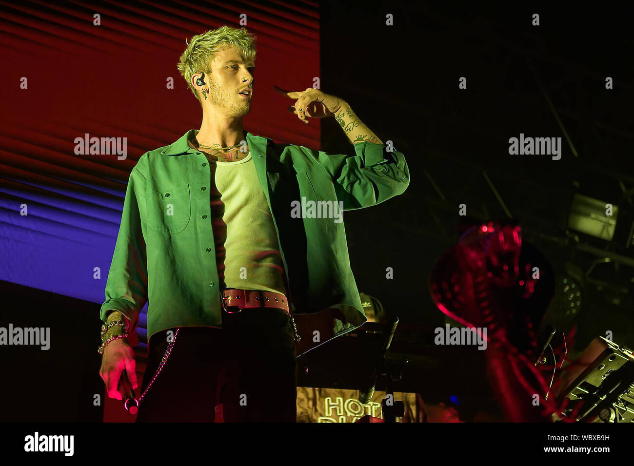 Hotel diablo machine gun kelly hi-res stock photography and images - Alamy