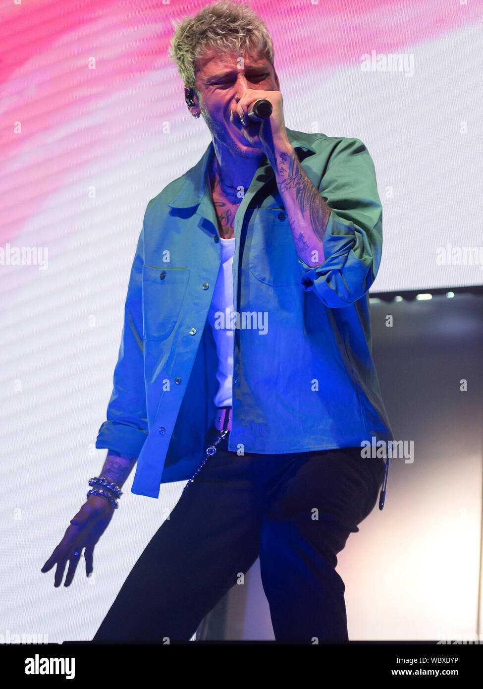 Hotel diablo machine gun kelly hi-res stock photography and images - Alamy