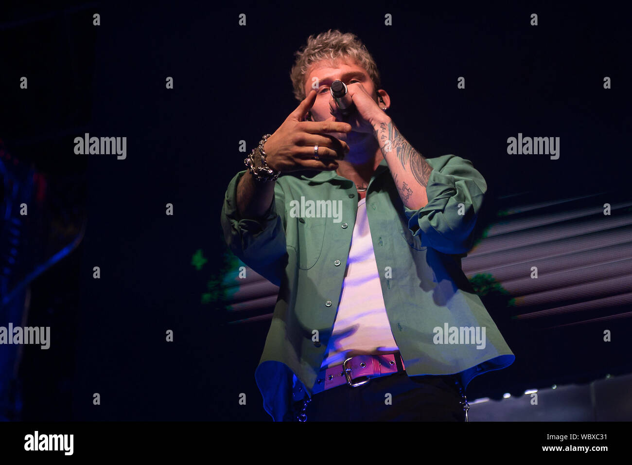 Hotel diablo machine gun kelly hi-res stock photography and images - Alamy