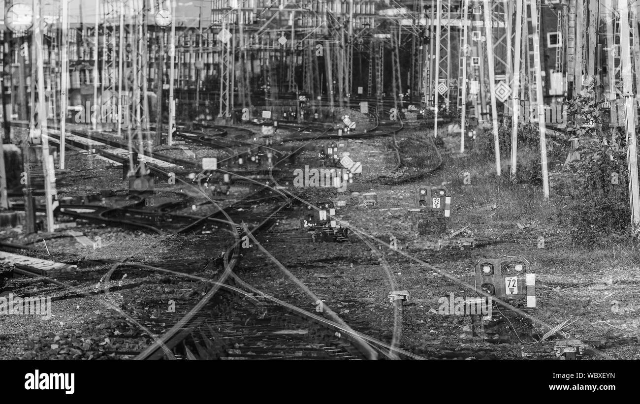 Multiple railroad tracks hi-res stock photography and images - Alamy